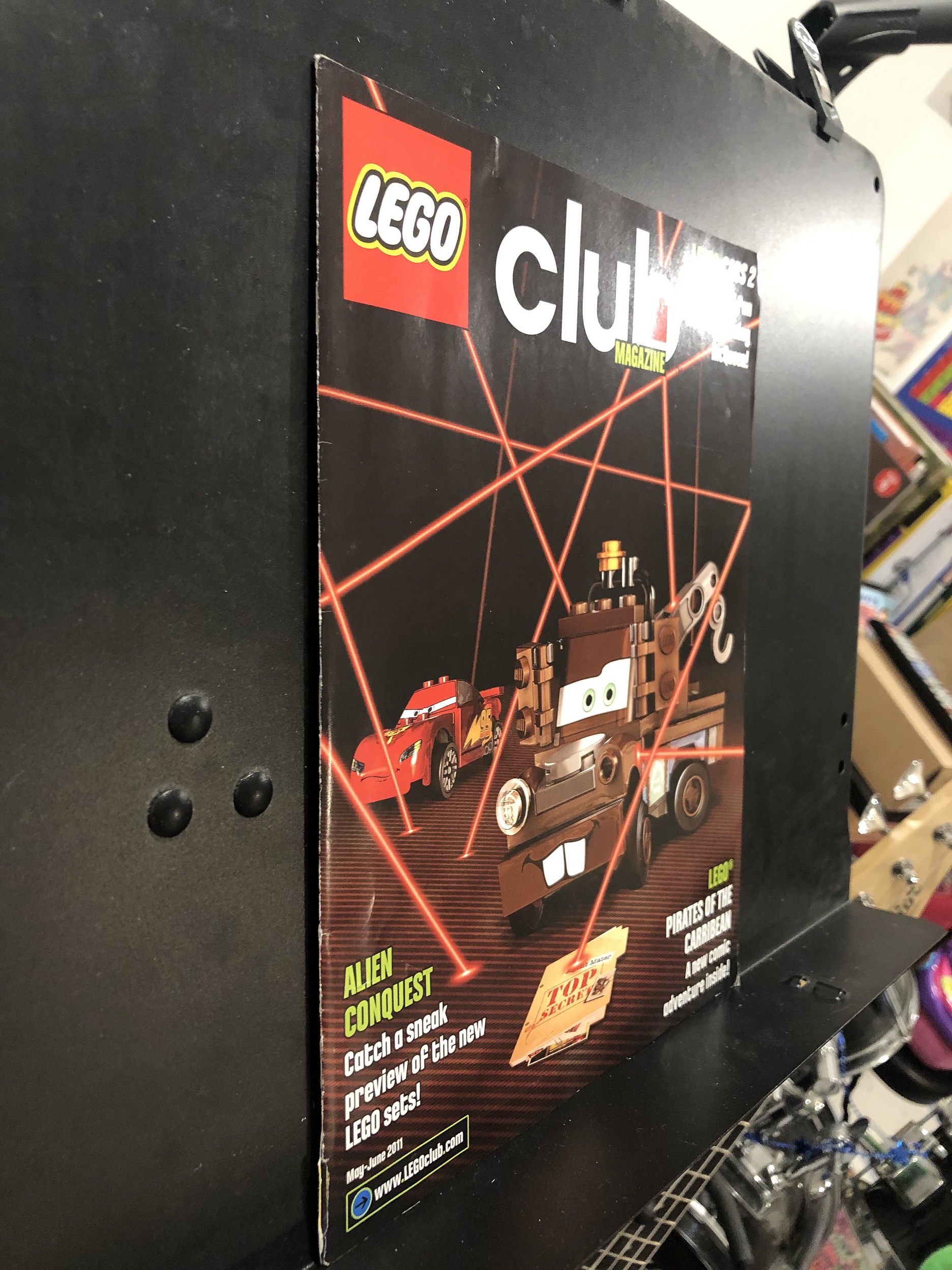 LEGO Club Magazine - May/June, 2011 - Parry Game Preserve